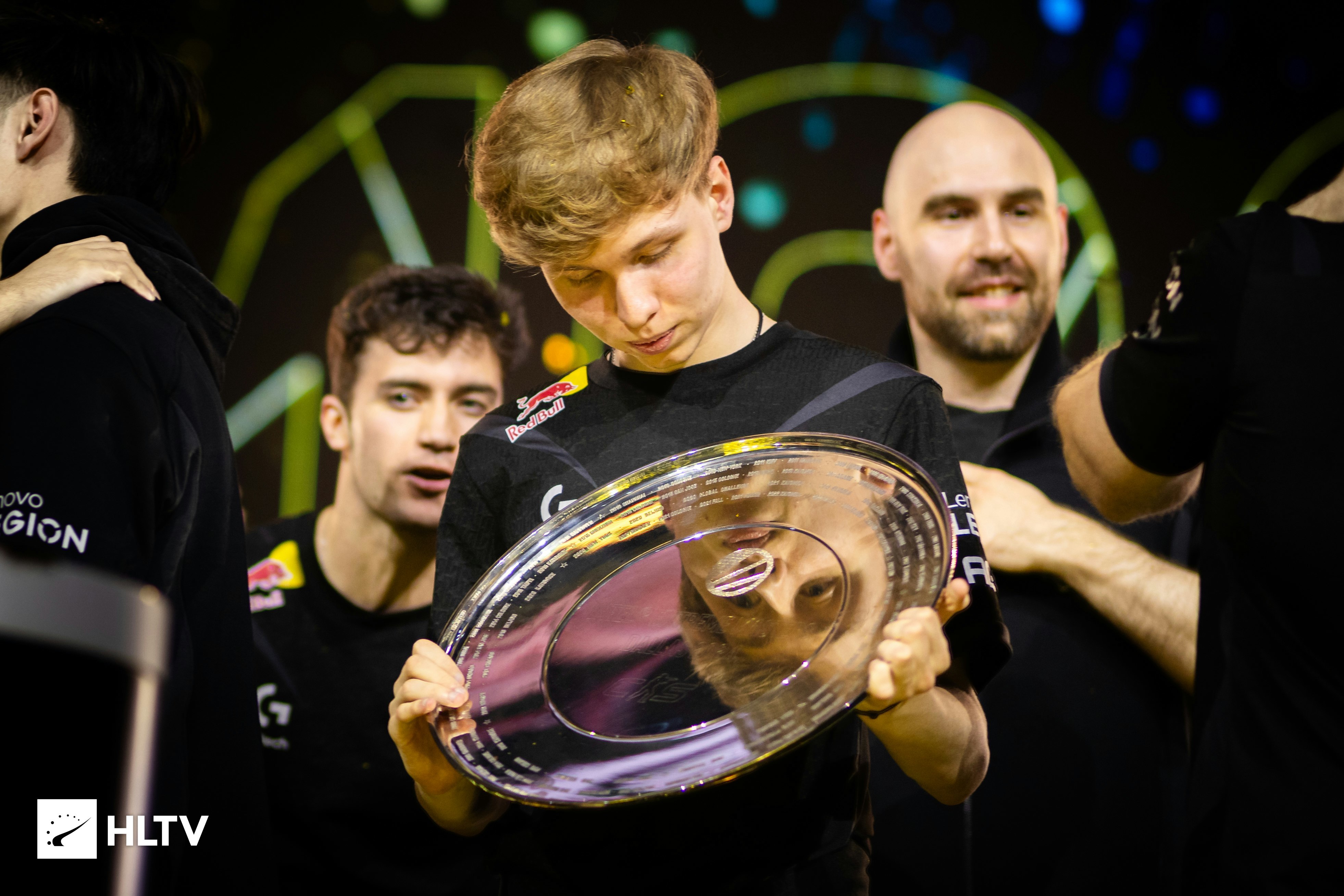 La striscia di vittorie nei playoff dei G2 è a rischio a causa di un problema con il visto ...