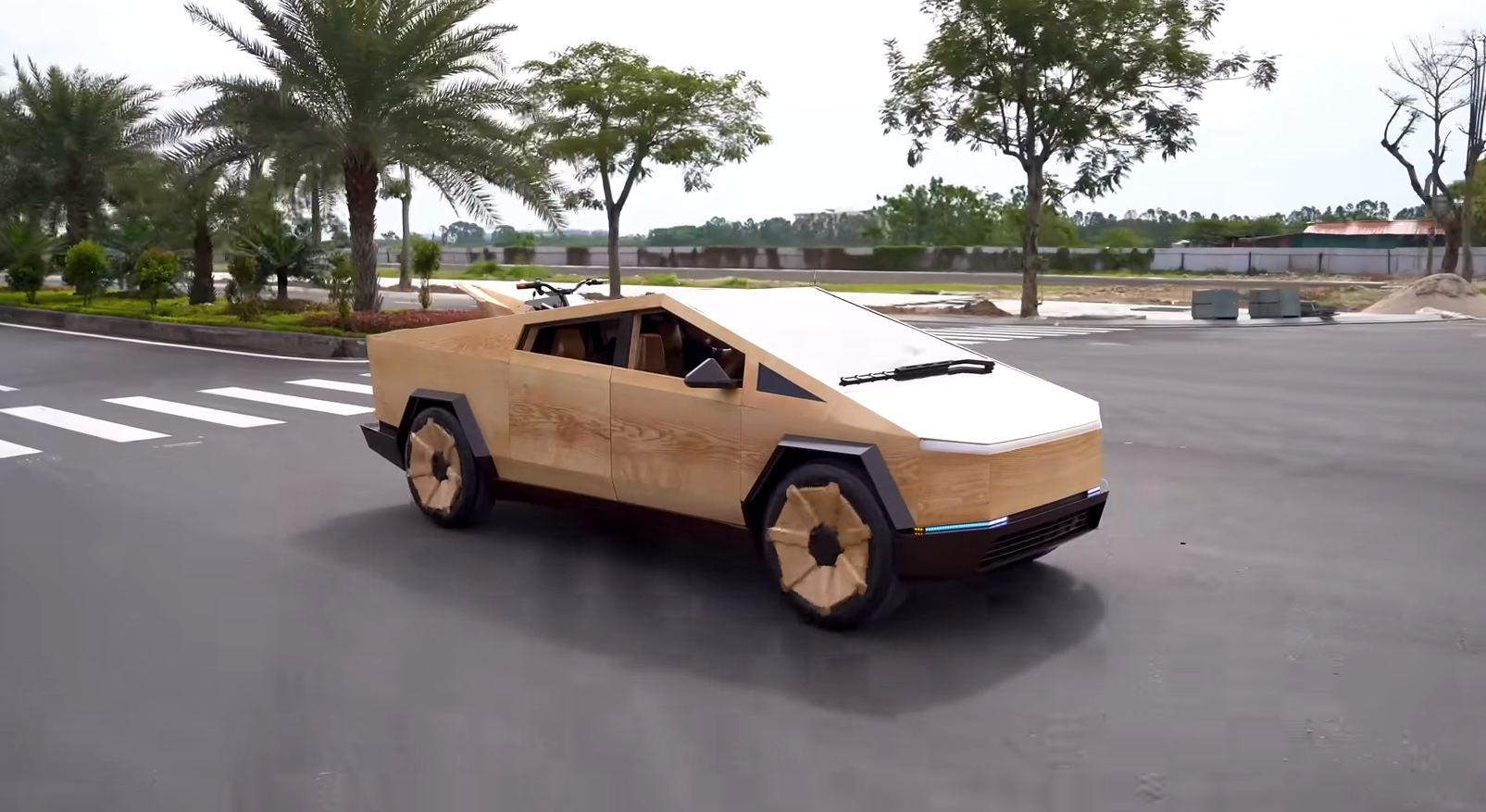 Qualcuno ha costruito un Cybertruck con il legno - - Gamereactor