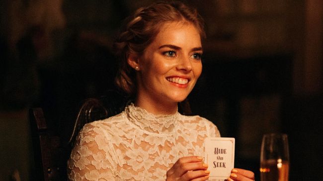 Samara Weaving, star di Ready or Not e Scream VI, porta la sua PS5 ...