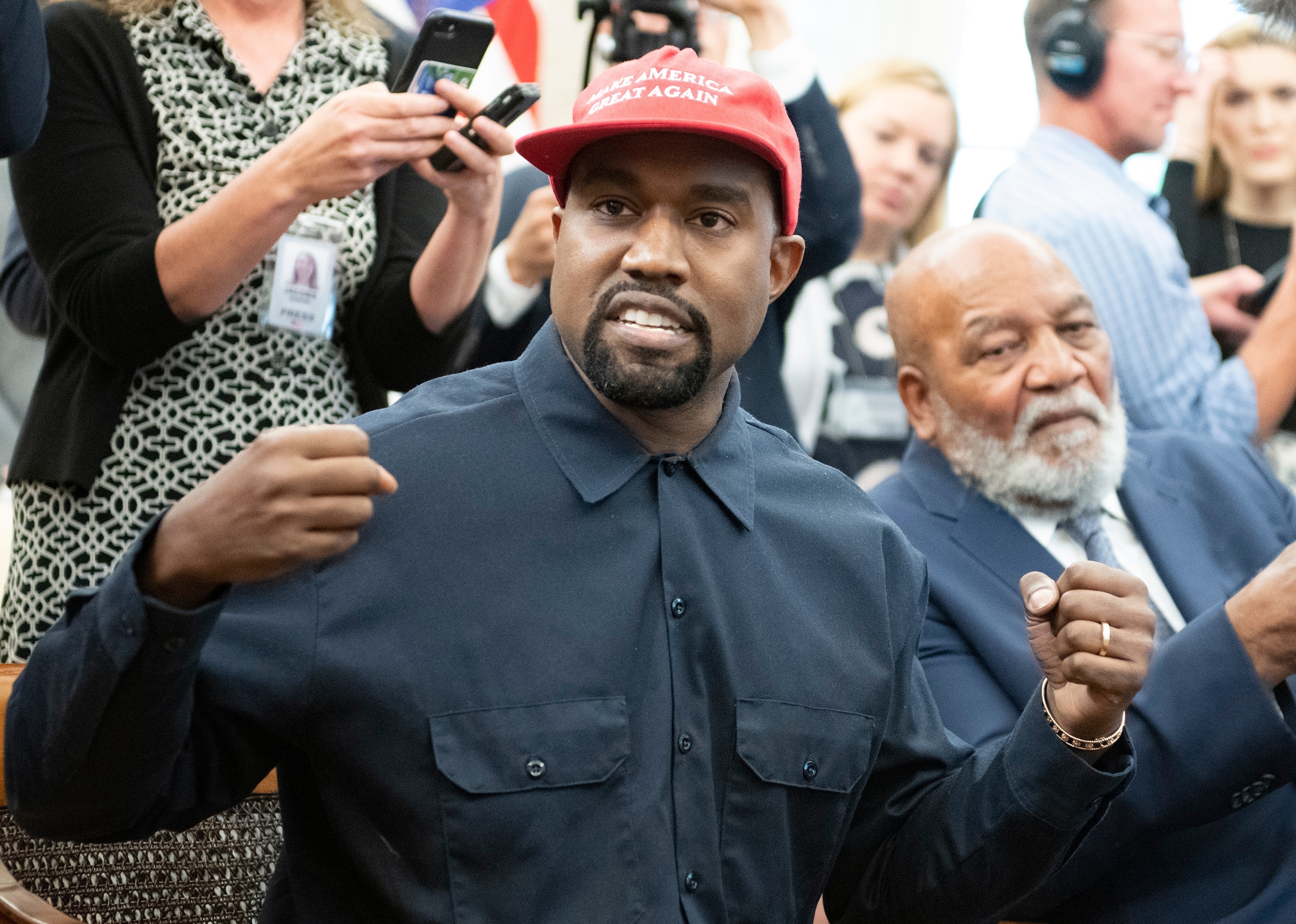 La modella, che sostiene che il rapper Kanye West l'abbia aggredita, ha ...