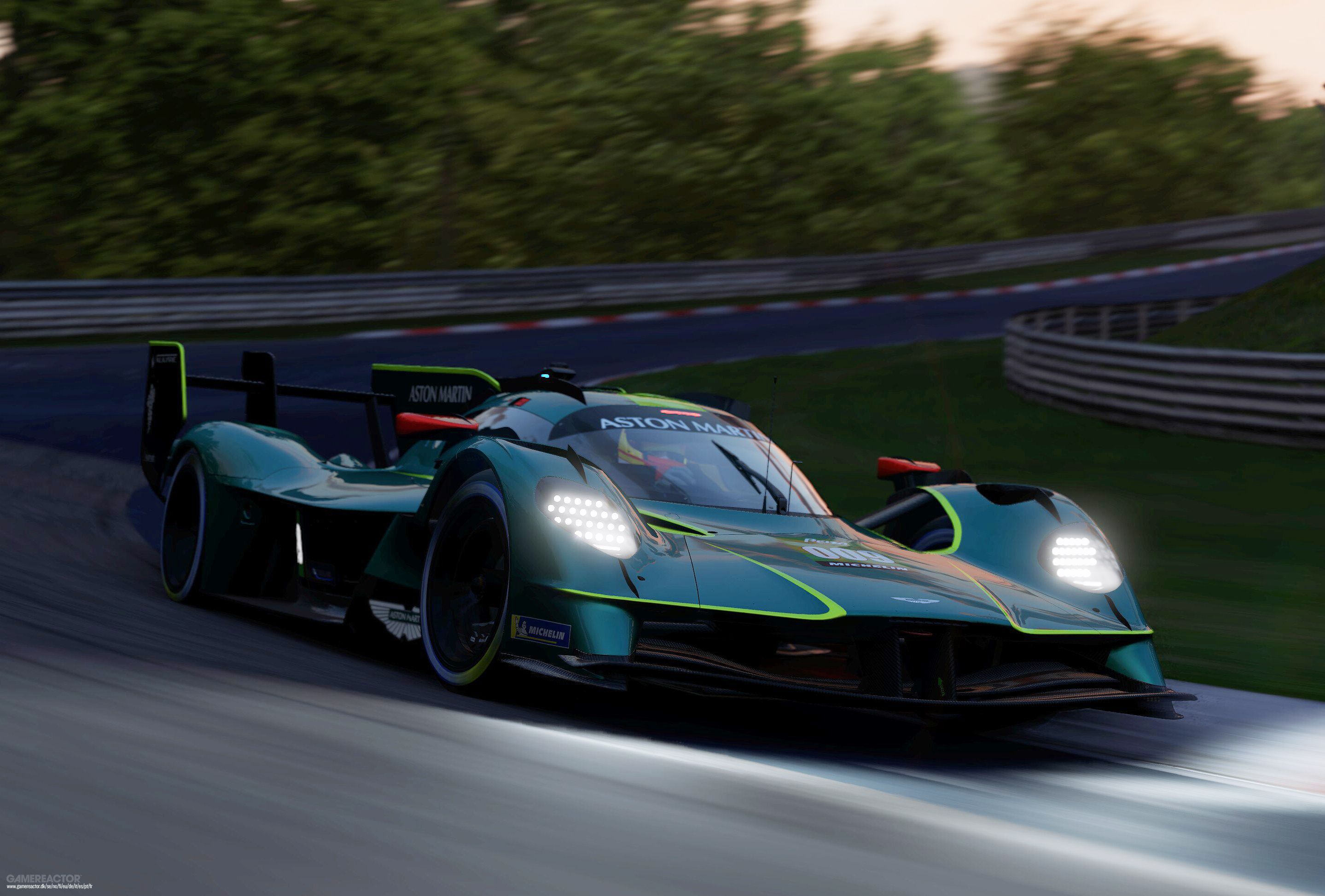 Abbiamo provato su strada l'Aston Martin Valkyrie AMR - Automobilista 2 - Gamereactor