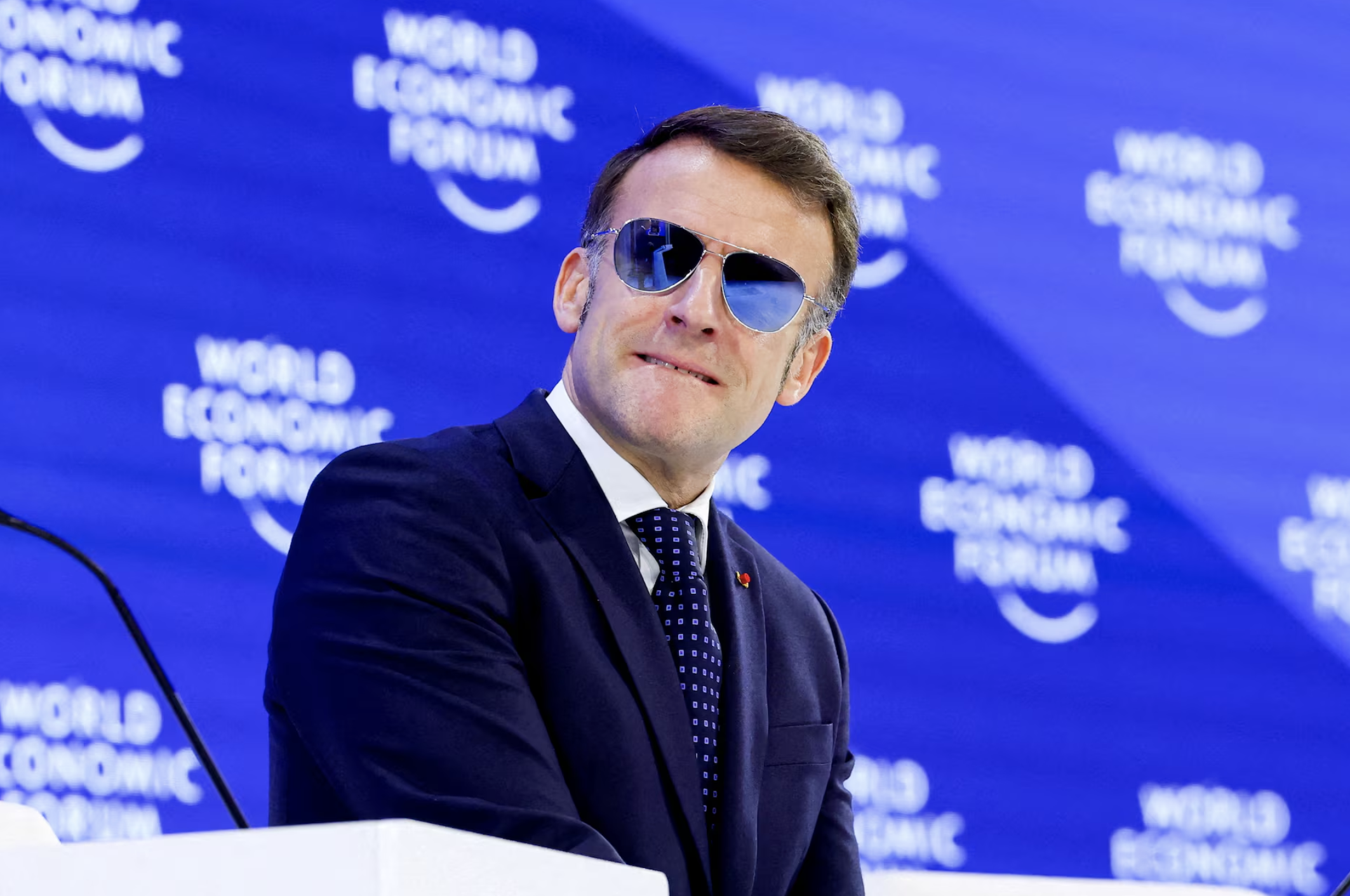 Tutto quello che devi sapere sugli occhiali da sole "Top Gun" di Macron ...